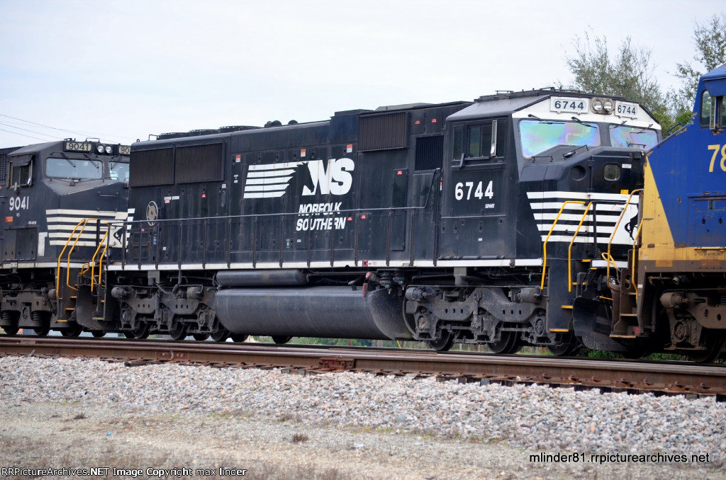 NS 6744